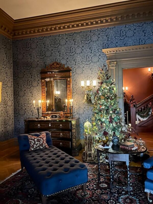 Where To Put A Chaise Lounge In The Living Room? - Craftsonfire