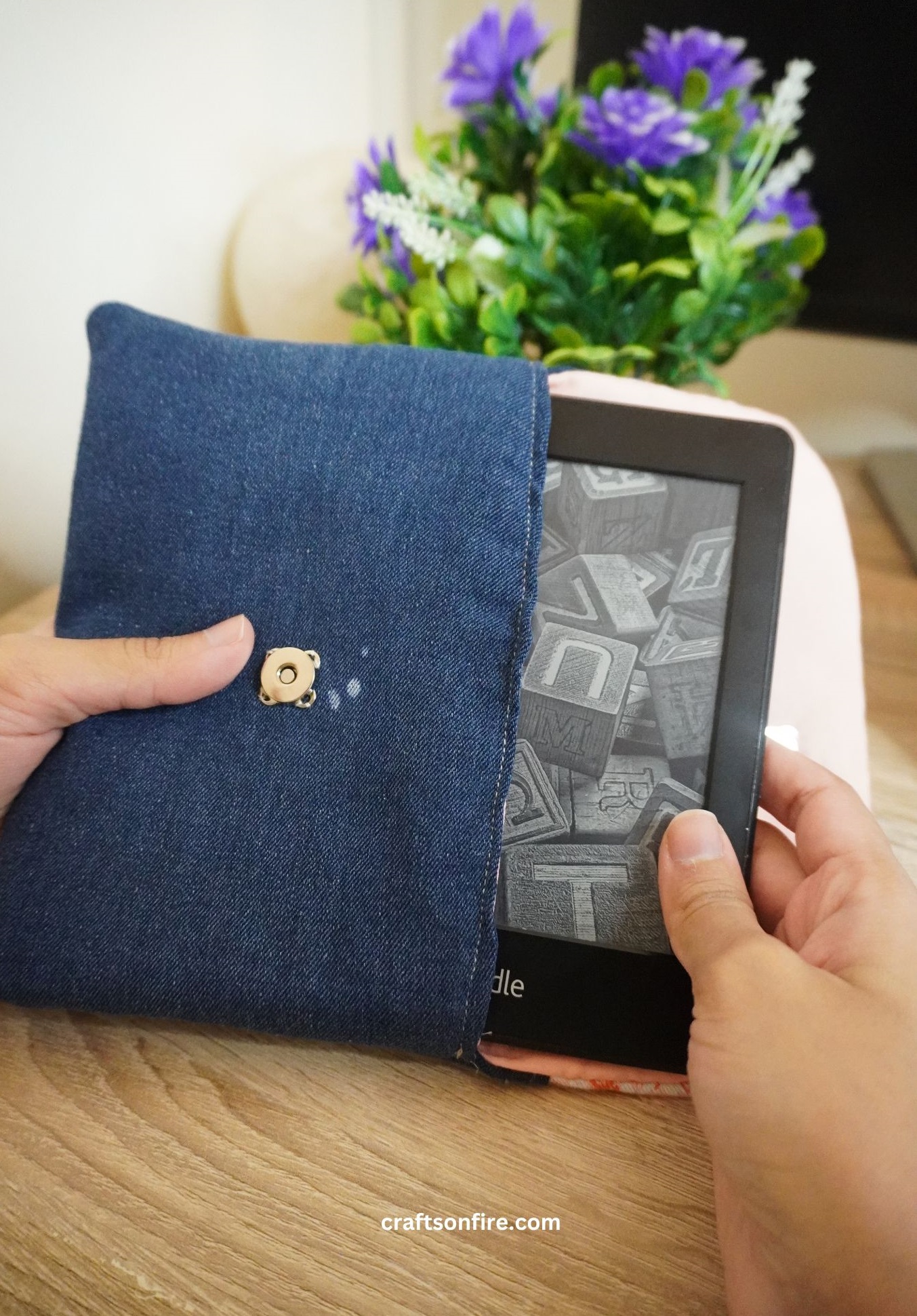 DIY Kindle Cover Using Old Jeans - Craftsonfire